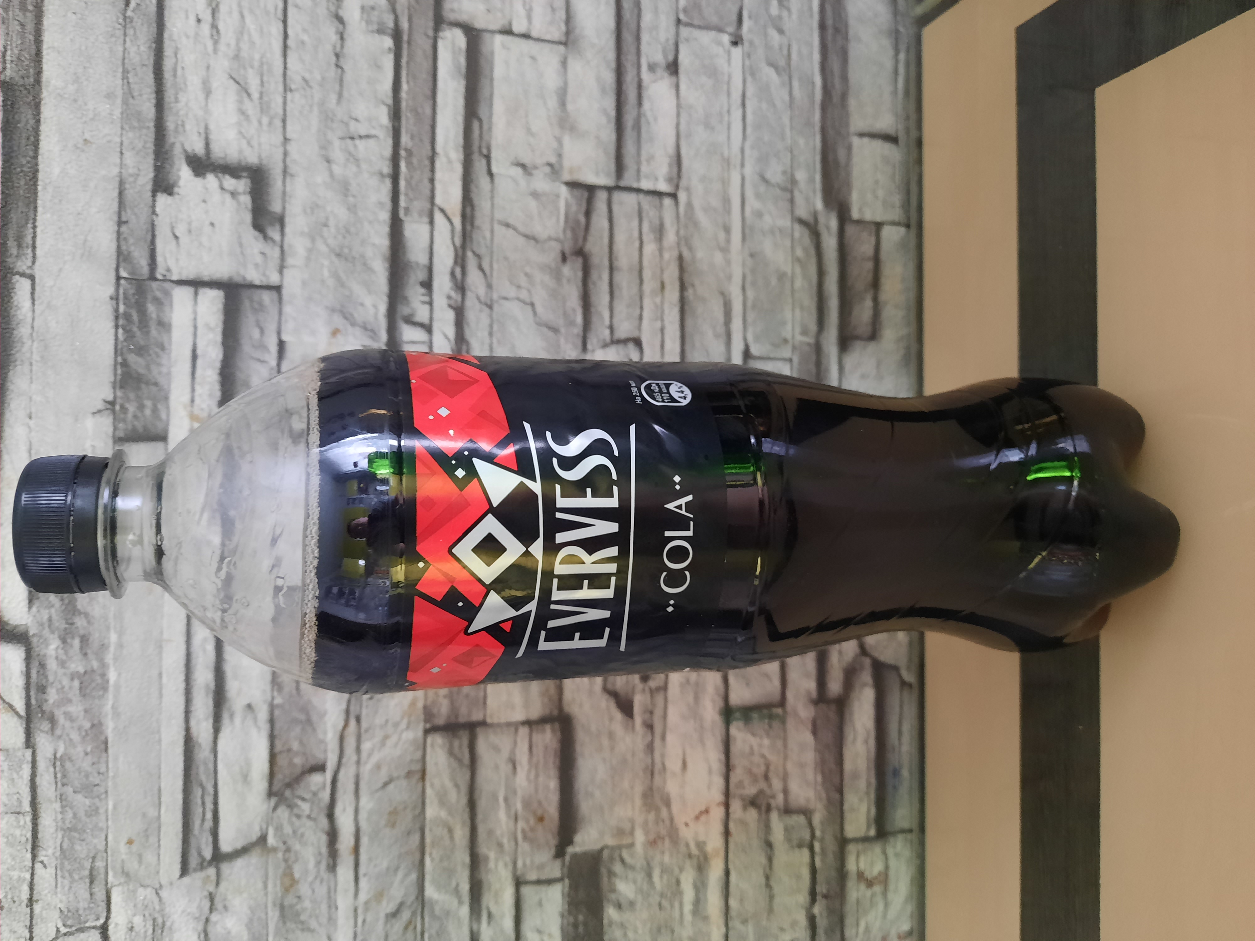 Купить напиток Evervess Кола газированный, 1 л, цены на Мегамаркет ...