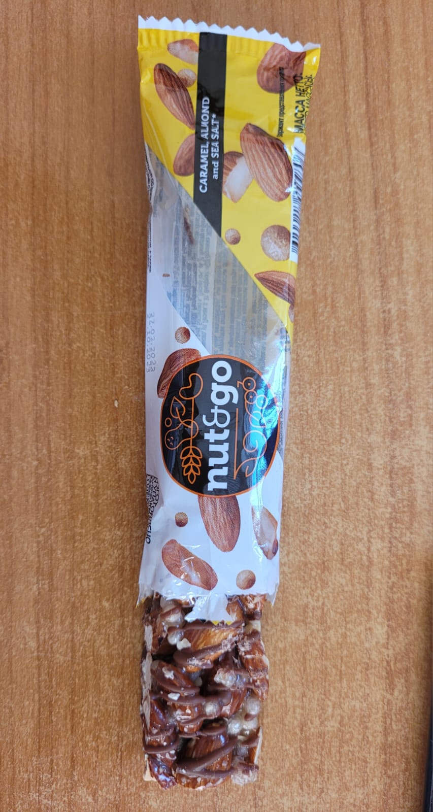 Купить батончик KDV Nut&Go миндальный, 34 г, цены на Мегамаркет | Артикул: 100029556167