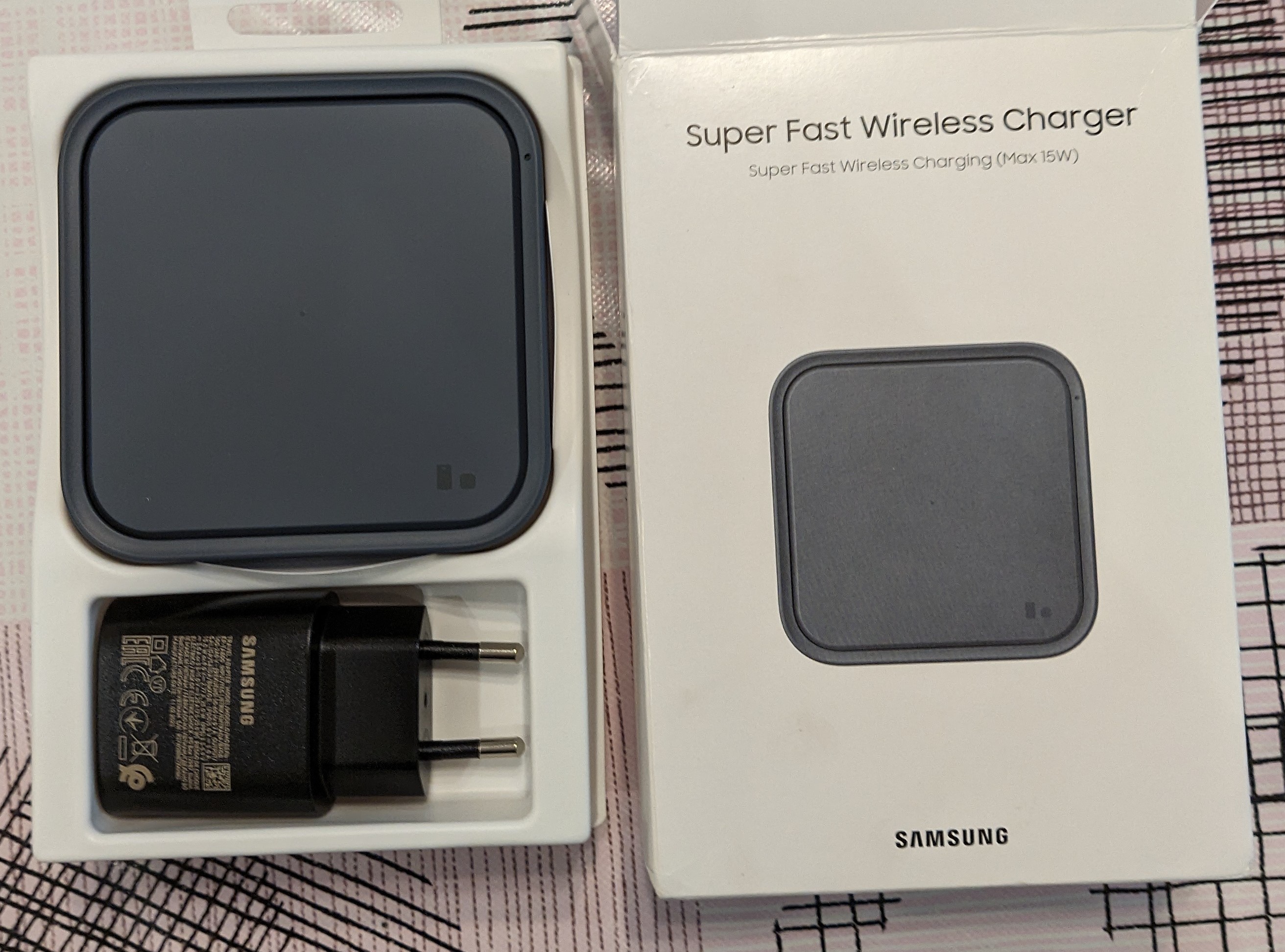 Беспроводное зарядное устройство Samsung EP-P2400, 15W черный (EP-P2400TBRGRU) c СЗУ, купить в ...