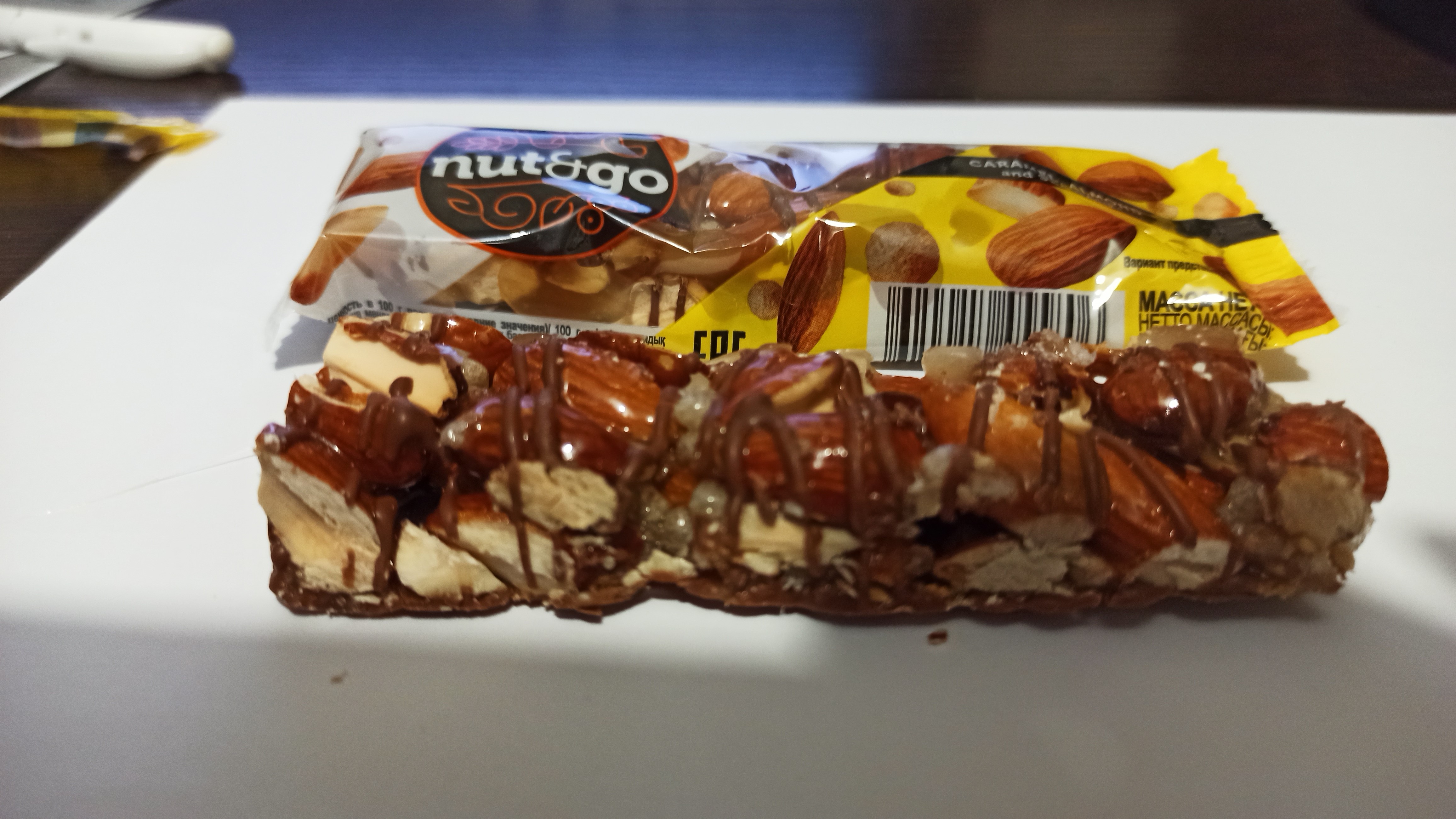 Купить батончик KDV Nut&Go миндальный, 34 г, цены на Мегамаркет | Артикул: 100029556167